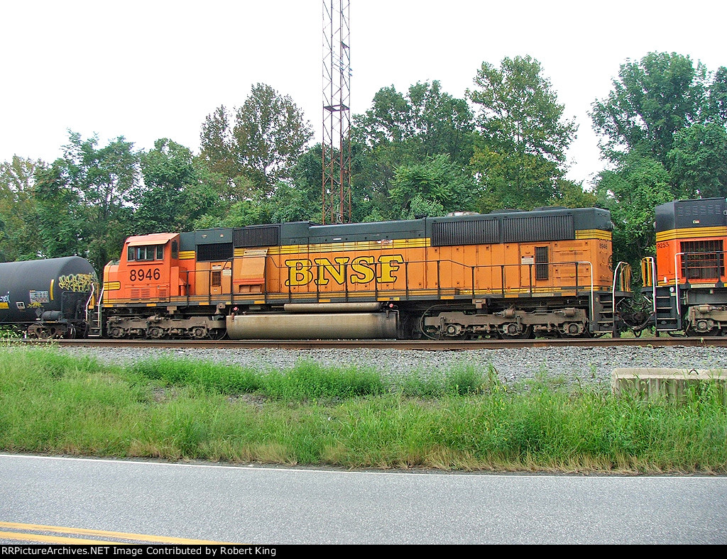 BNSF 8946 SD70MAC
